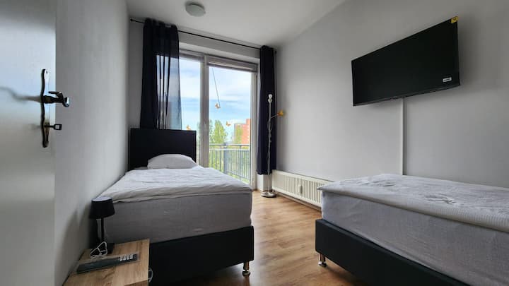 Monteurwohnung In Rüsselsheim + Balkon & Wifi - Hofheim am Taunus