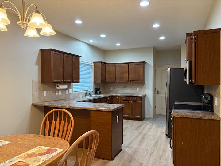 Millard/elkhorn Whole House, 4 Bedrooms! - Two Rivers State Recreation Area, Waterloo