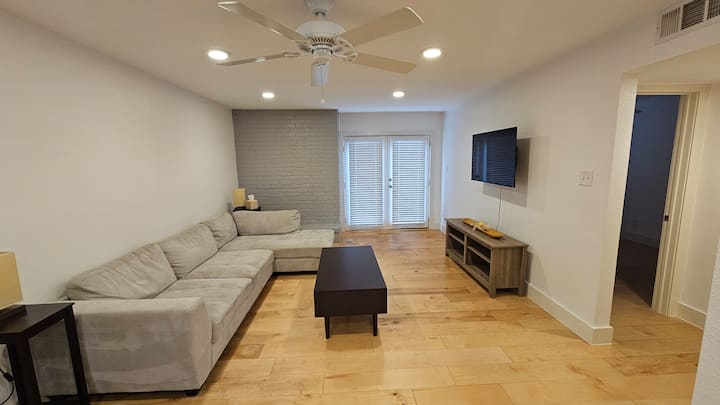 North Loop Apartment - Austin, TX