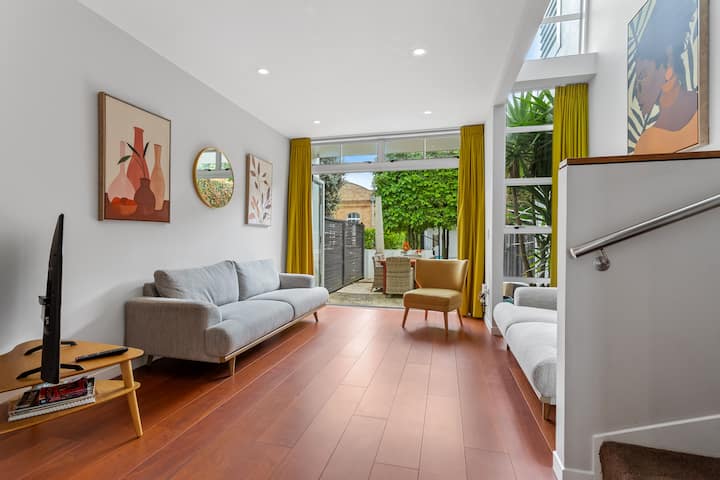 Qv Stays Modern Spacious Multi-level Townhouse - Auckland