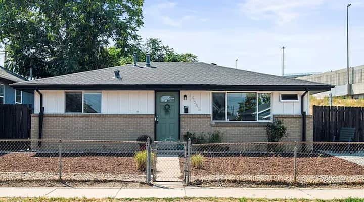 Cozy Rino Home In Center Of Metro Denver! - Denver, CO