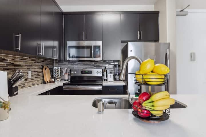 Modern Beachside Jacuzzi + Pool + Free Parking - Sunset Beach, Pacific Palisades