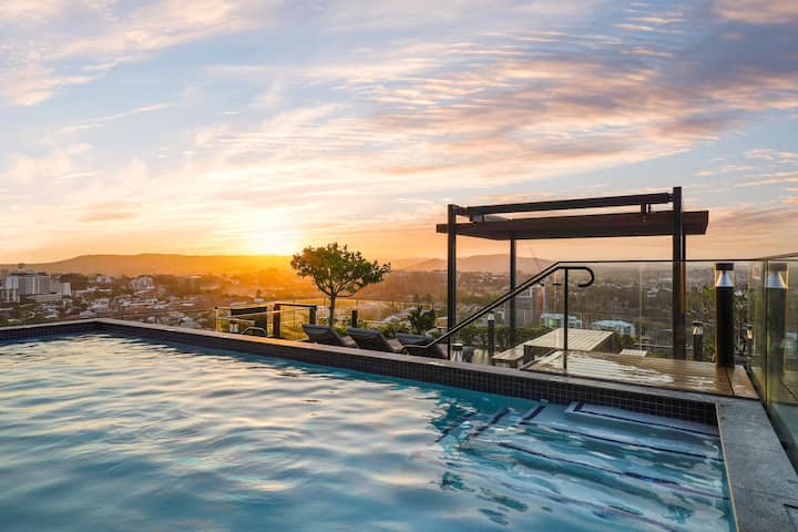 Luxury Oasis 16th Floor | Pool + Free Parking - Brisbane