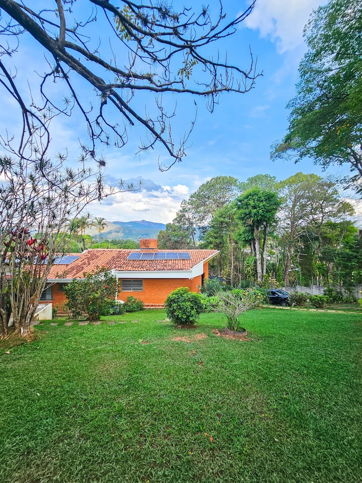 Vista Da Pedra Grande - 4 Suítes - Piscina - A/c - Atibaia