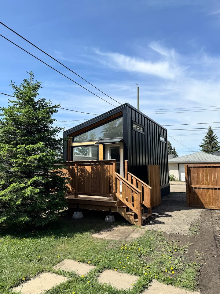 Cozy Tiny Home Garden Suite (Brand New!) -