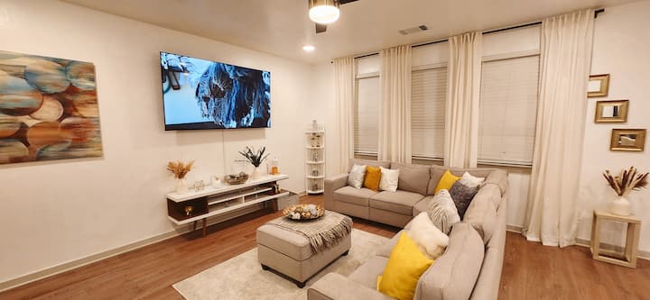 House Near Outlets | Private Cinema, Gym & Firepit - サン・マーコス, TX