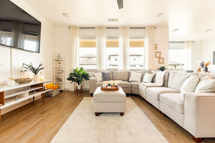 Family Stay | Theater | Fire Pit | River & Outlets - San Marcos, TX