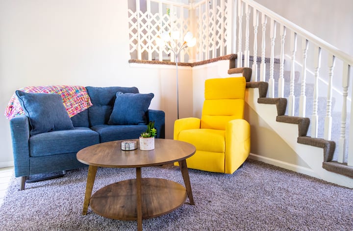 Comfy And Colorful In Kc - Gladstone, MO