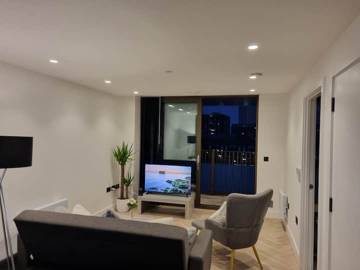 2 Bed City Centre Flat + Balcony + Canal View! - Manchester