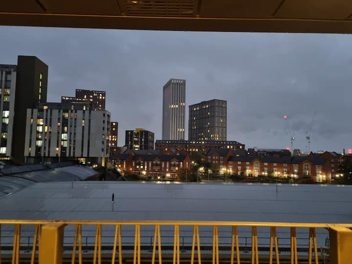 Luxury 2 Bed Flat, With A Balcony + Canal View! - Manchester