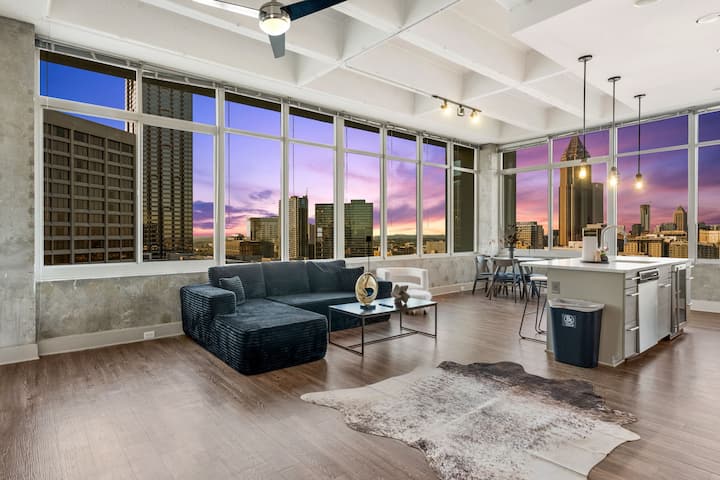 The Luxe Quarters | Modern Comfort Signature Suite - Atlanta