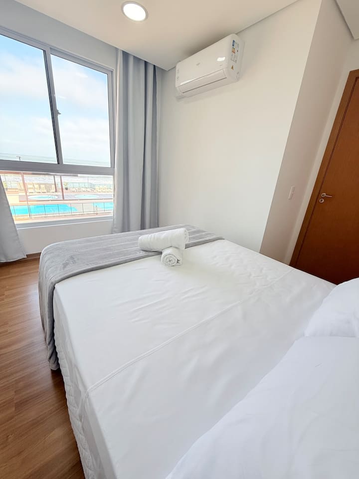 Pé Na Areia, Vista Para O Mar Dos Quartos E Sacada - Barra Velha