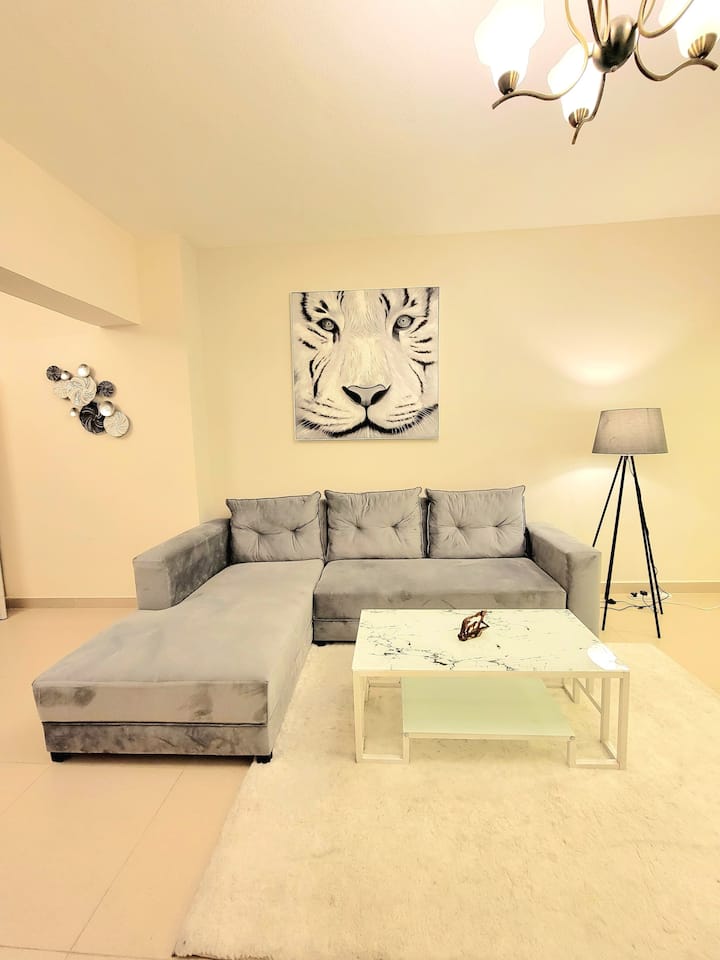 Luxury 2 Bed Apartment With Corniche Lake View - Sharjah