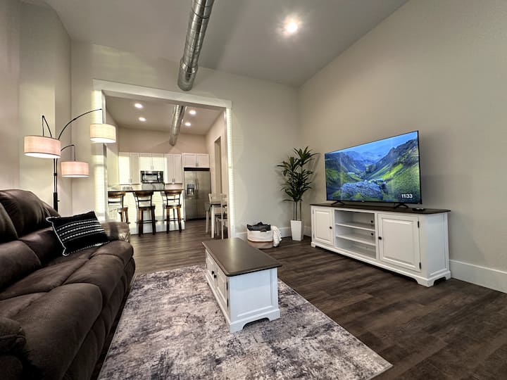 *Brand New* Limestone Loft, Right On The Square! - Bedford, IN