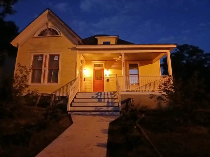 Big Vic 21: Big And Perfect Victorian Duplex - Little Rock