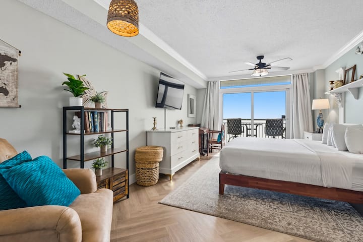 Oceanfront Escape – Waves, Salt Air & Sunshine! -