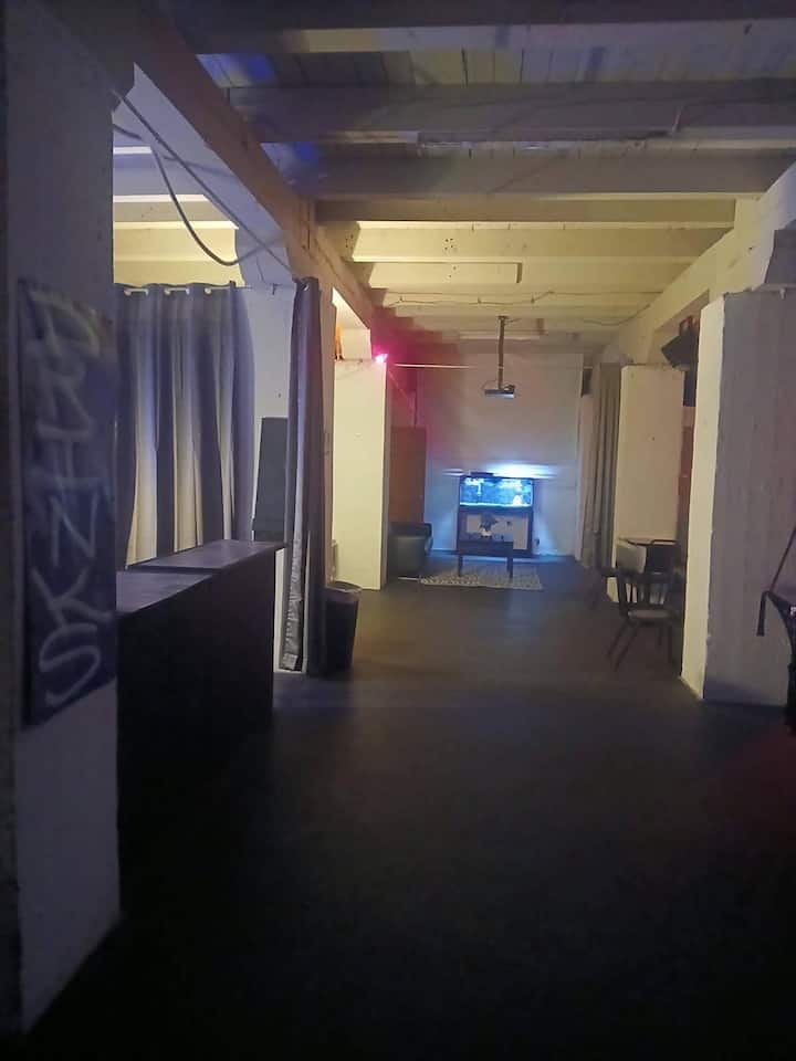 Lower Level Lounge - Wesleyan University, Middletown