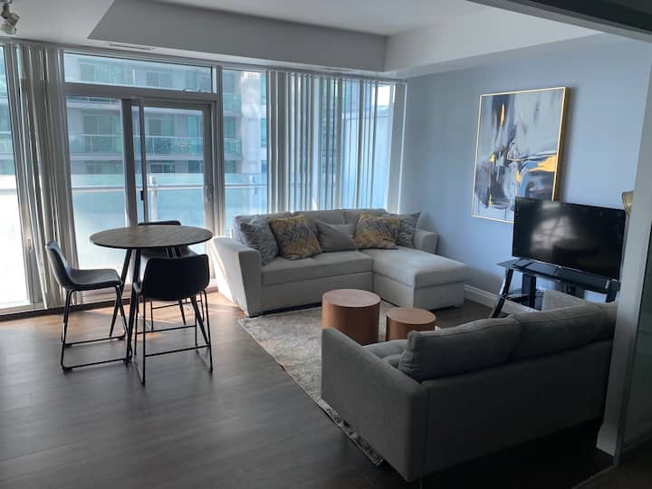 Central Condo Beside Cn Tower W/ Free Parking - Torontó