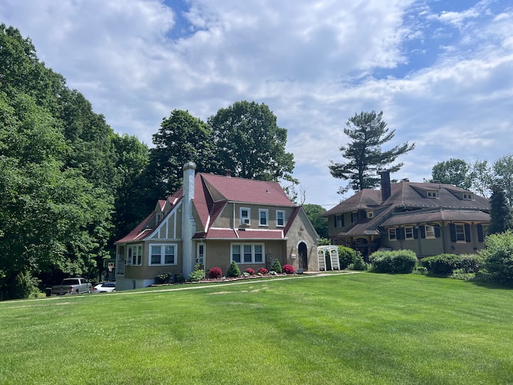 Private Garden Apartment In Stunning Neighborhood - Springfield, MA