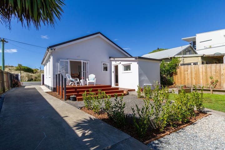 Wai Marino Cottage - Marine Parade, Sleeps 5 - Christchurch