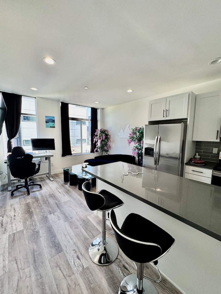Top Unit Townhome- City Views! - Seattle, WA