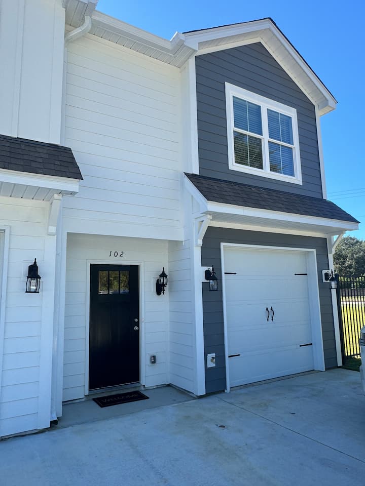 Coastal Comfort In The Heart Of Statesboro - Statesboro, GA