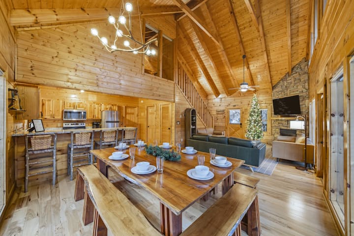 5 Min Pf Parkway, Hot Tub, Game Room, View, Arcade - Pigeon Forge, TN