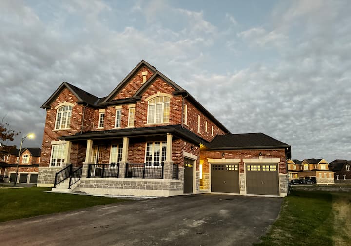 Gated Riverfront Getaway W/ Private Boat Ramp - Peterborough, ON, Canada