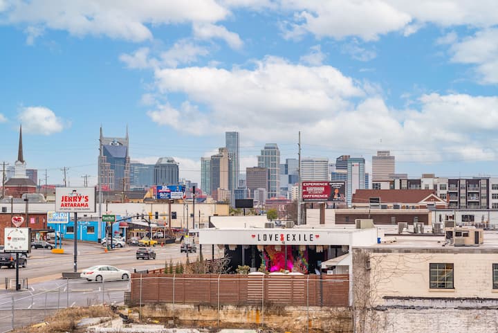 Sleek Eastside 3bd W/ Garage + Rooftop! Spacious! - Nashville, TN
