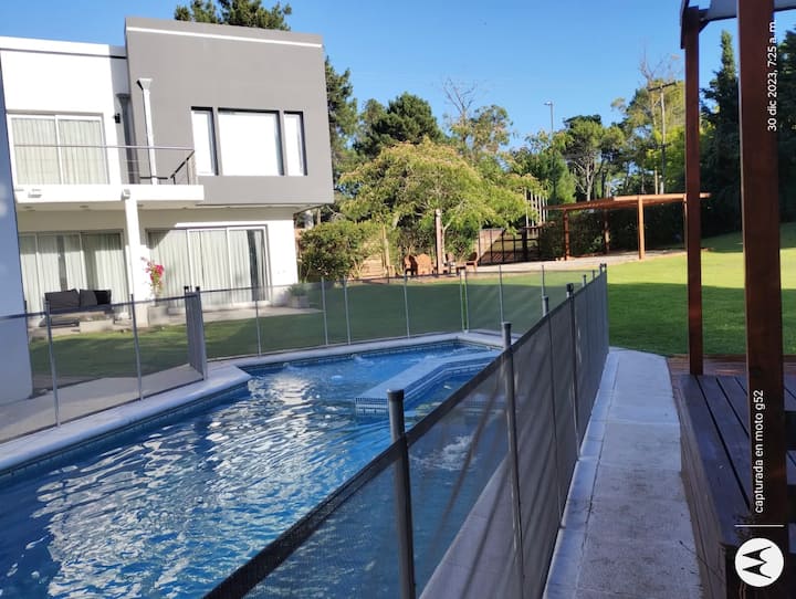 Hermosa Casa A 500m Del Mar Con Pileta Y Parrilla - Pinamar