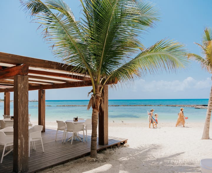 Dolphin View Boho Condo •Just Steps From The Beach - Puerto Aventuras