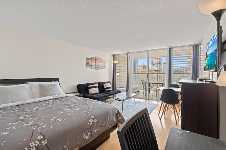 Perfect For Soaking Up The Island Breeze - 檀香山