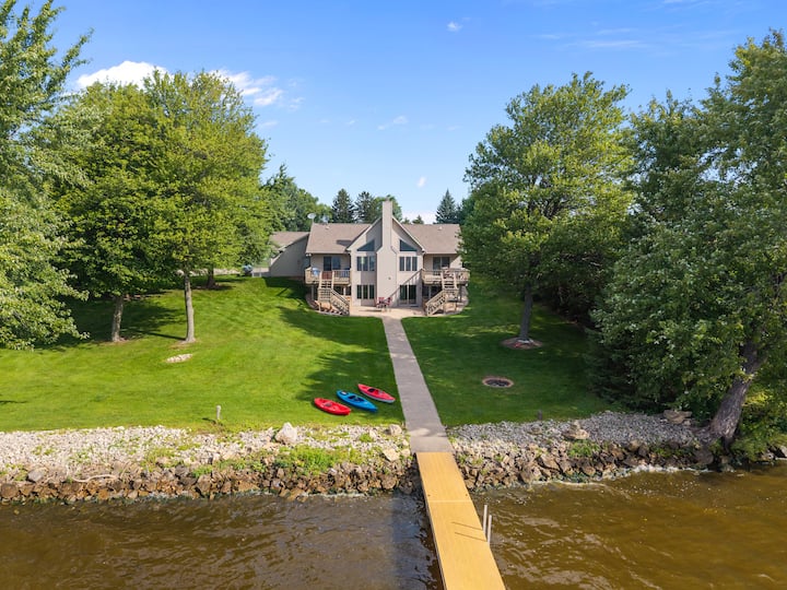 Waterfront Home On Lake Poygan - Sleeps 10! - Fremont, WI