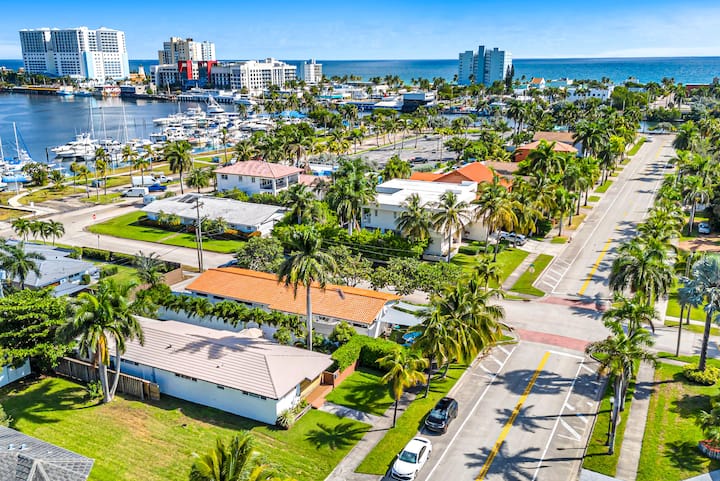 Coastal Escape In Hollywood Beach - Aventura, FL