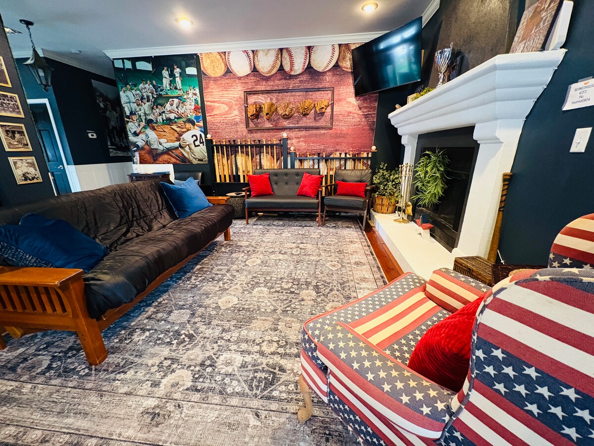 The Clubhouse LARGE family, Team, wedding party! - Houses for Rent in ...