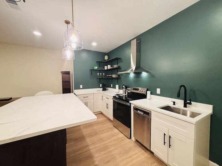 Modern Kitchen•3br Bsmt•priv Back Entry•near Lake - Acworth, GA