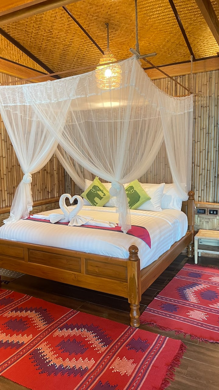 Beautiful Beachfront Villa With A Terrace - Ko Phi Phi Don