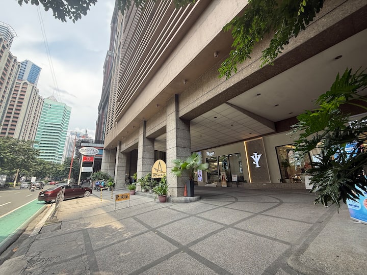 West Of Ayala Unit W/ Own Parking, Near Makati Med - 馬卡蒂