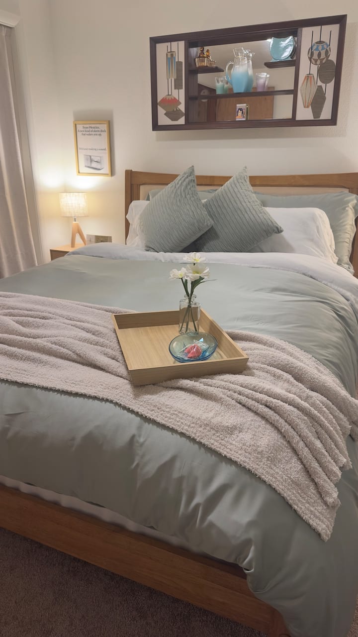 The Starlight-vintage Soul, Modern Comfort - クース・ベイ, OR