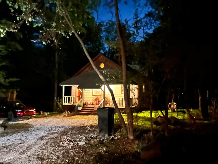The Coziest Cedar Cottage Of The End Of The Road. - Fayetteville, AR