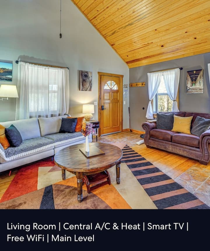 The Coziest Cedar Cottage. Seasonal Low Prices. - Fayetteville, AR