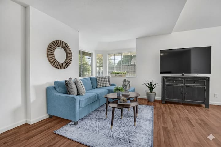 Disneyland Retreat | Modern Home & Courtyard - Whittier, CA