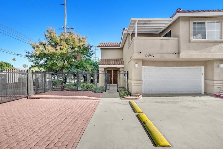 Cozy Home With Private Courtyard Near Disneyland - West Covina, CA