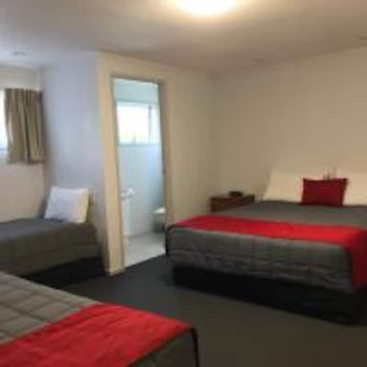 One Bedroom Holiday Apartment 2 Story (Room 8) - Bay Of Islands
