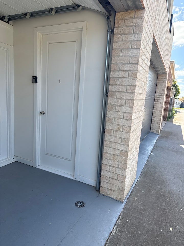 Donghu1 - Point Cook