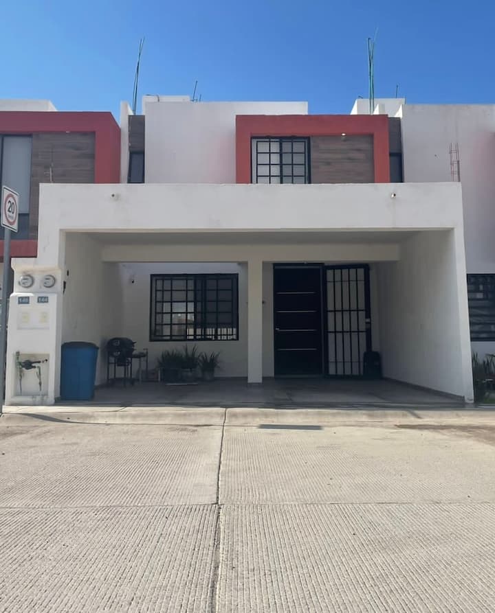 Casa Completa, Cerca Del Centro Y Zona Industrial - San Luis Potosí