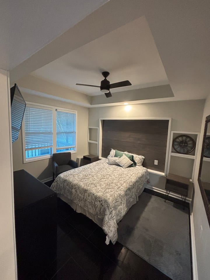 “Warm & Inviting Private Guest House” Country Feel - SeaQuest Stonecrest, Stonecrest