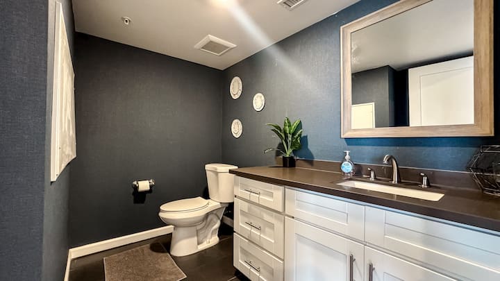 Spacious Modern 3-bedroom Unit With Iconic View - West Hollywood