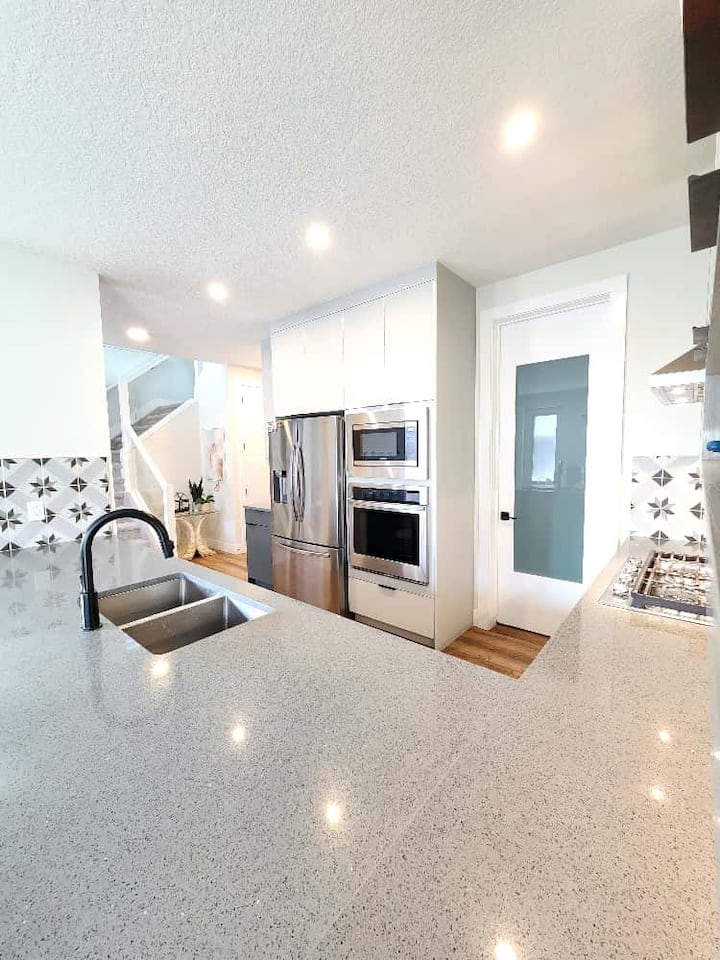 Modern 3br Home In A Quite Serene Neighborhood - Saint Albert