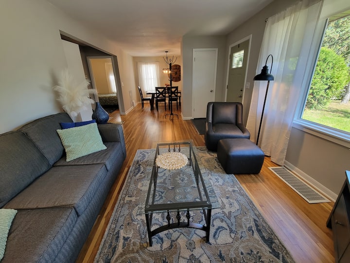 Spacious 5-bedroom House In Terrific Hopkins. - Minnetonka, MN